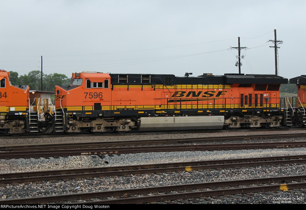 BNSF 7596